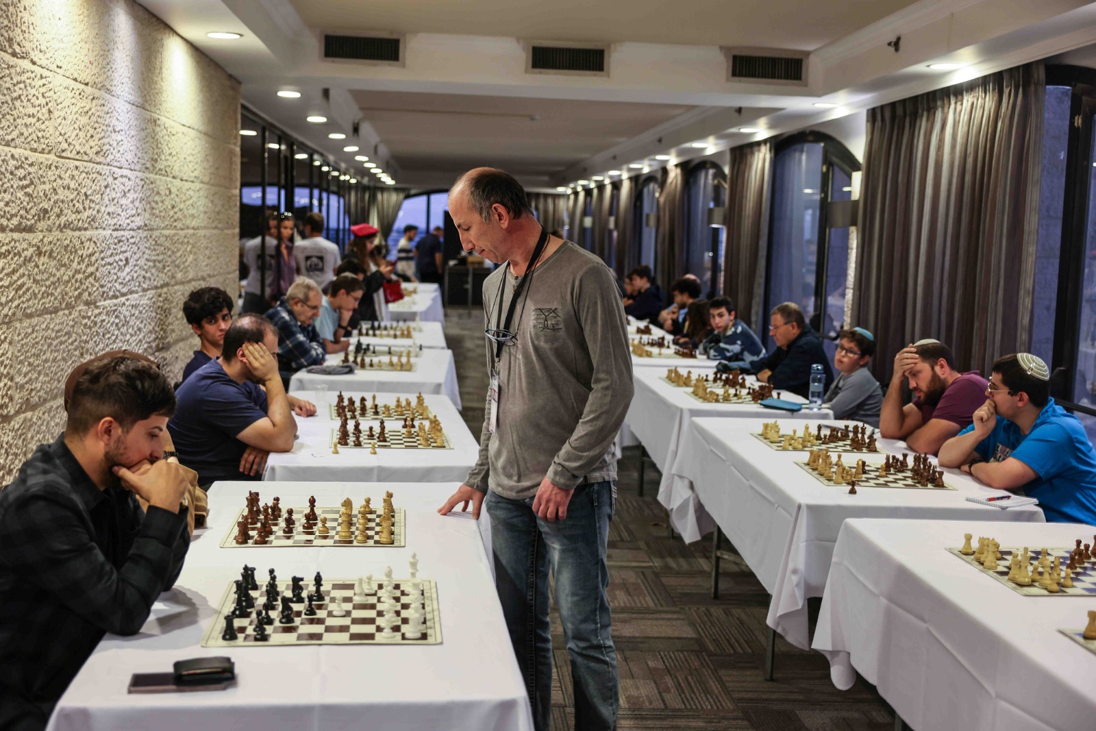 Dramatic finish in Pool B, 4 pieces sacrificed and Anand challenges the ...